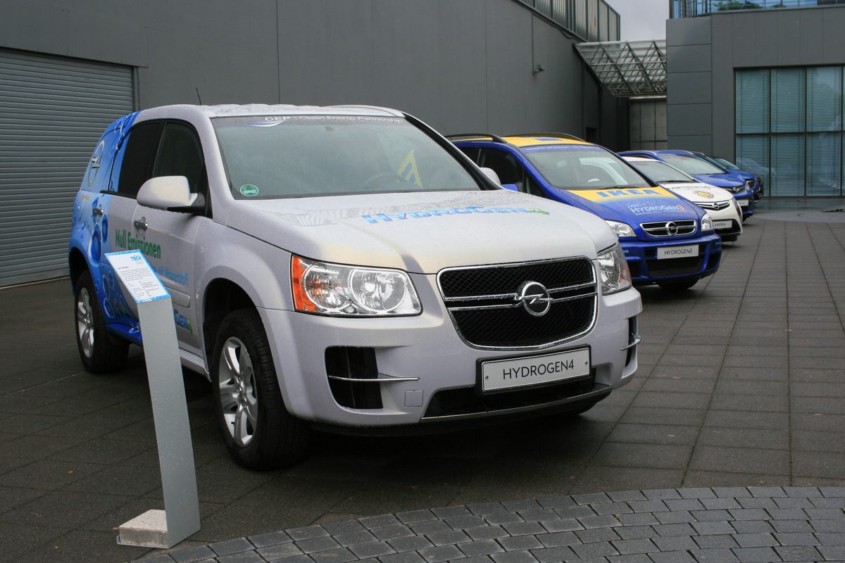 Wodorowe ogniwa paliwowe, hybrydy, nowe silniki - oto przyszłość Opla