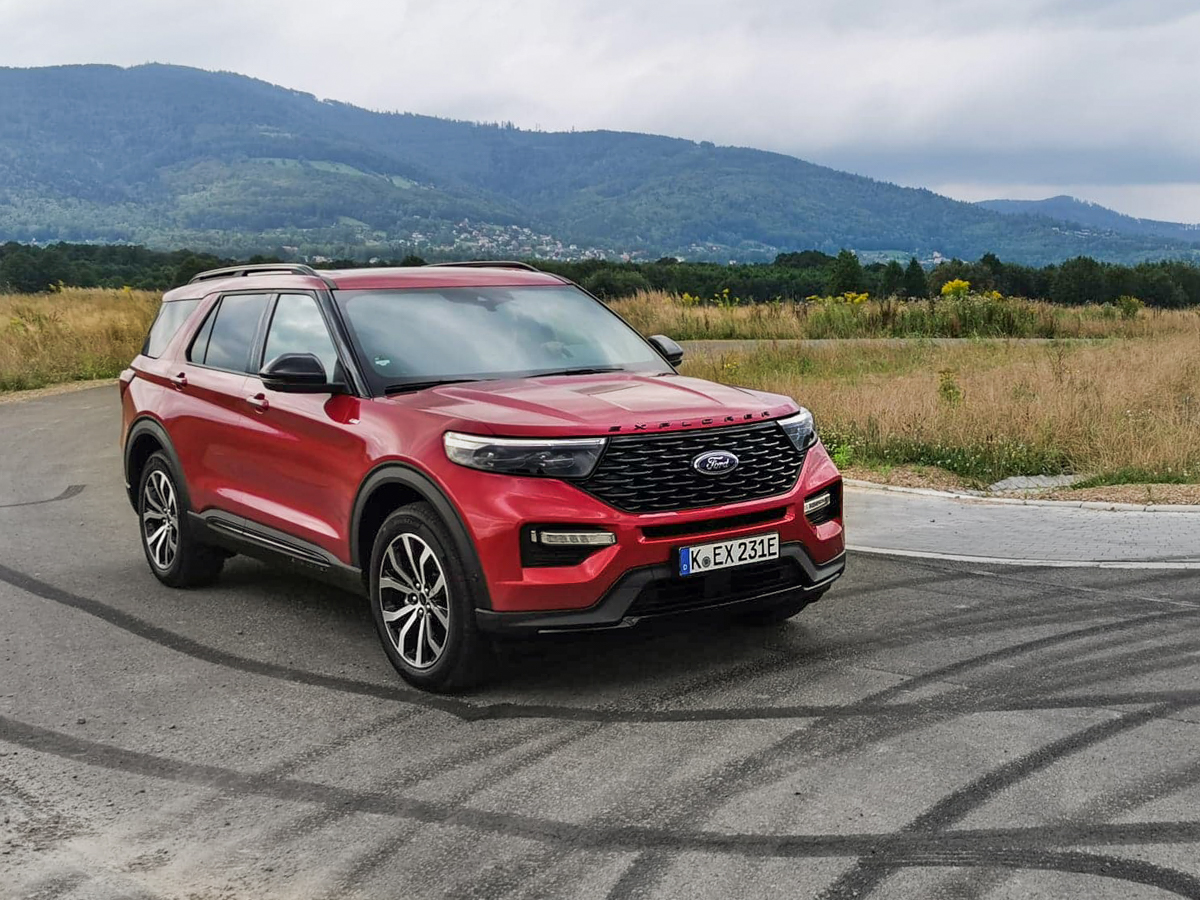 Wujek z USA znowu wpadł w odwiedziny. Ford Explorer PHEV: test