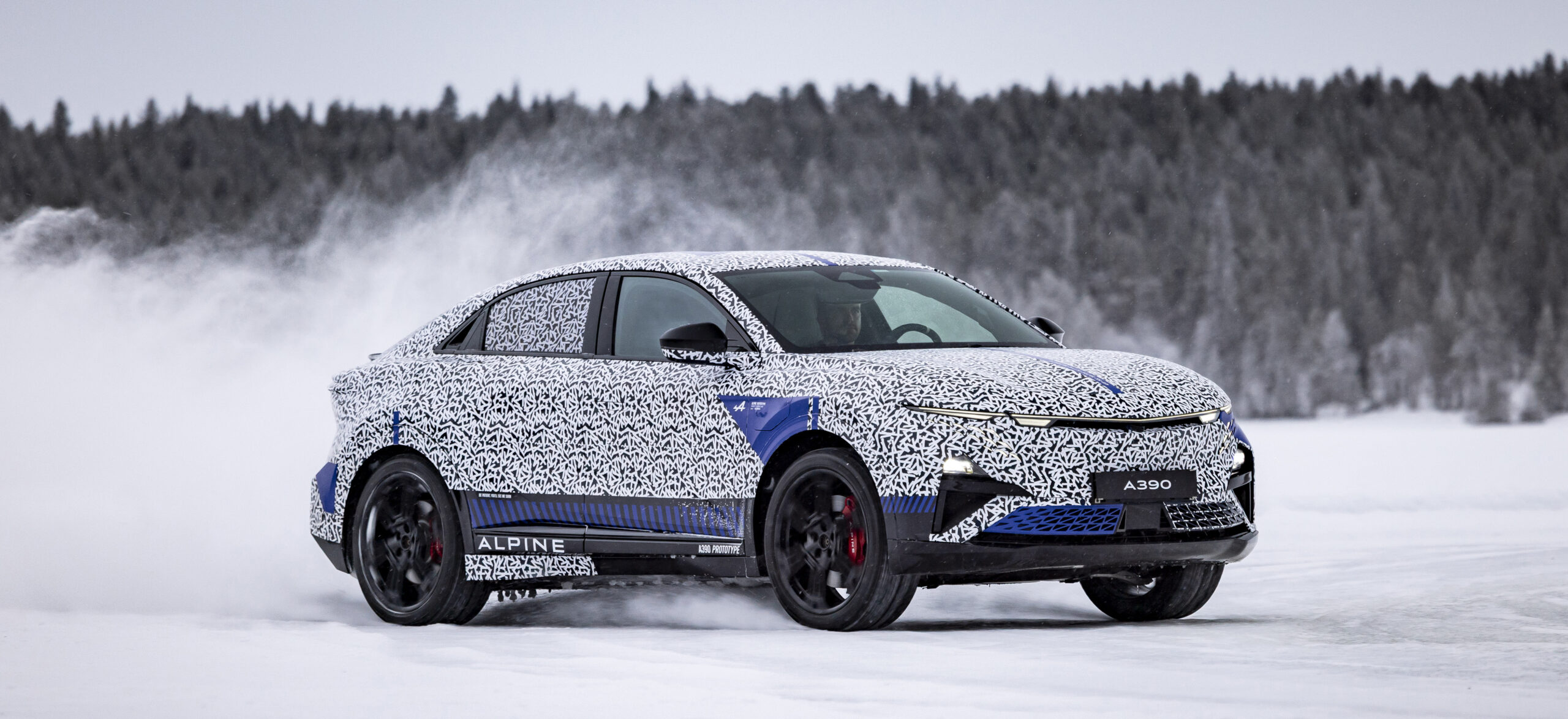 Kultowy producent samochodów sportowych chce przetrwać, więc pokazuje SUV-a