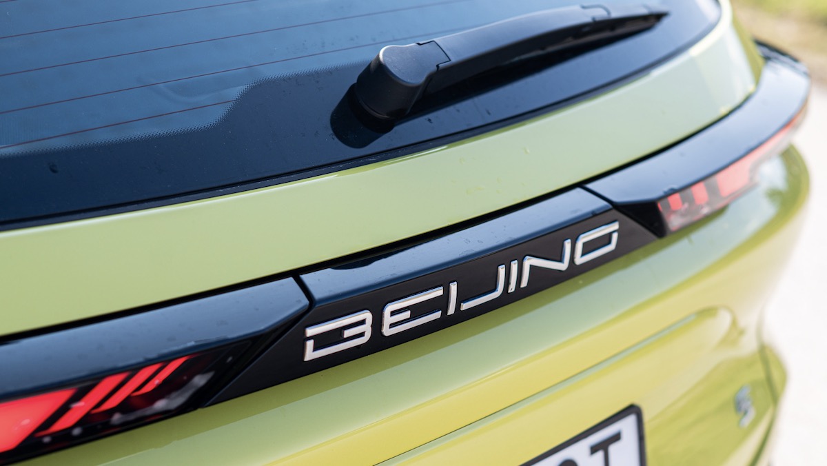 BAIC 5 Business za 99 900 zł to robienie wiatraka z przepisów. Ale nie oburzysz się wcale