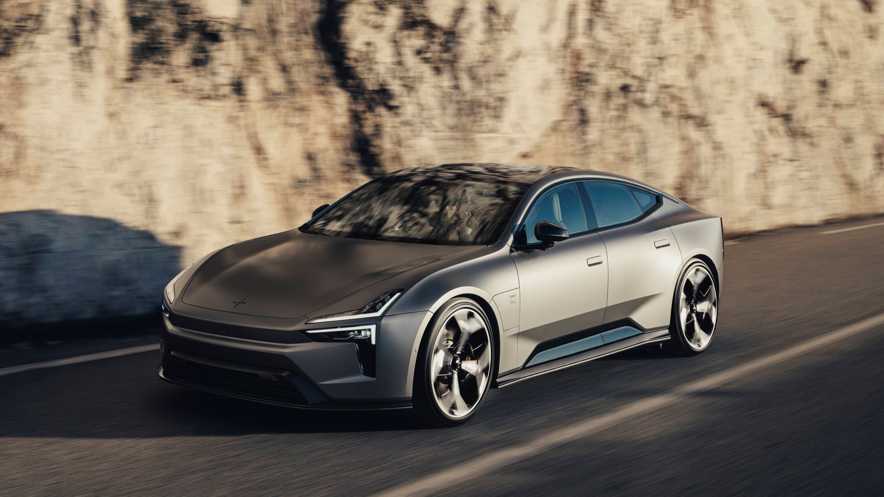 Polestar 5 debiutuje na rynku. W najtańszej wersji ma 748 KM