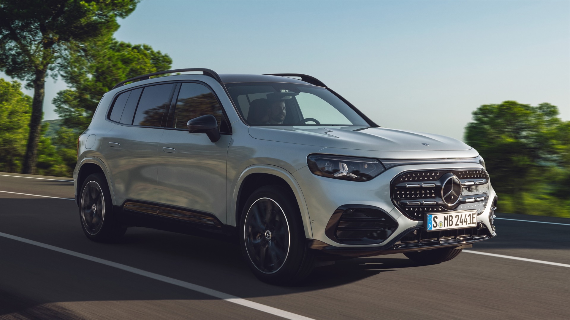 Nowy Mercedes-Benz GLB już jest. Siedmioosobowy SUV powalczy ceną