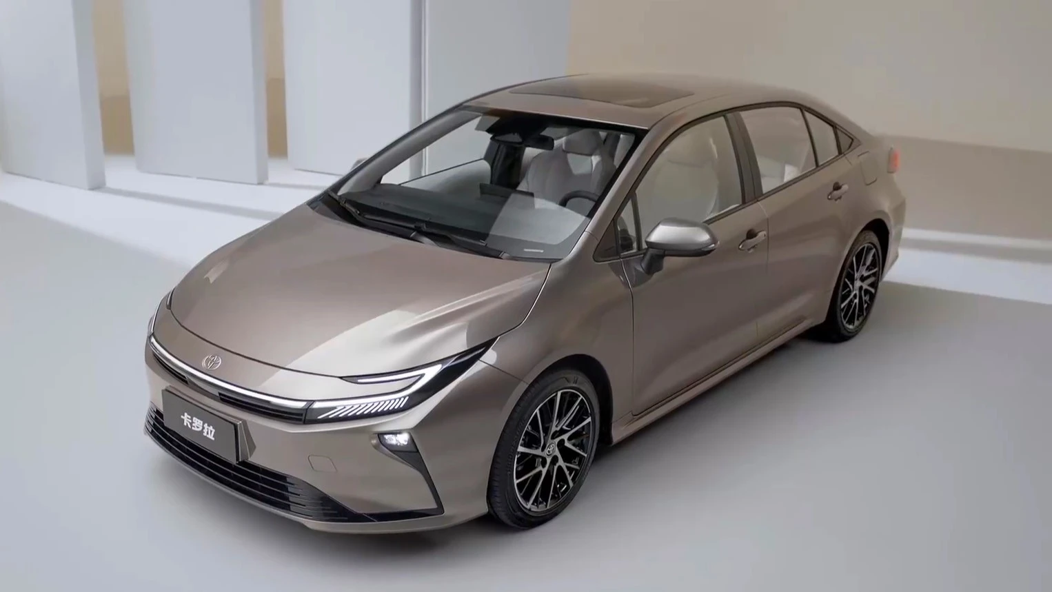 Toyota Corolla po liftingu urosła. Wygląda jak Camry za ułamek ceny