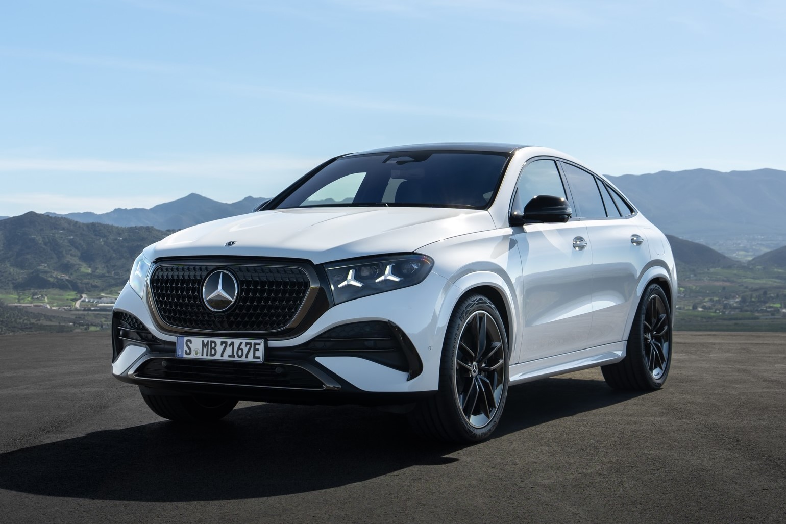 Nowy SUV Mercedesa z polskim cennikiem. Diesel zaklekocze od 419 000 zł